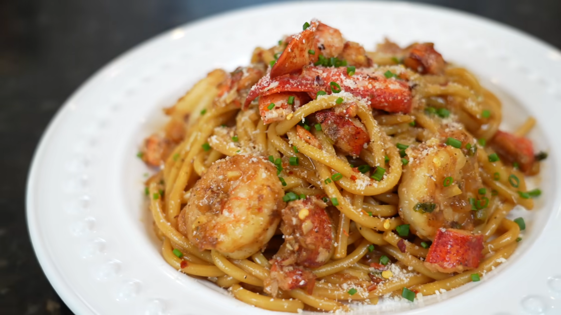 How to make lobster and shrimp garlic noodles in under 30 minutes