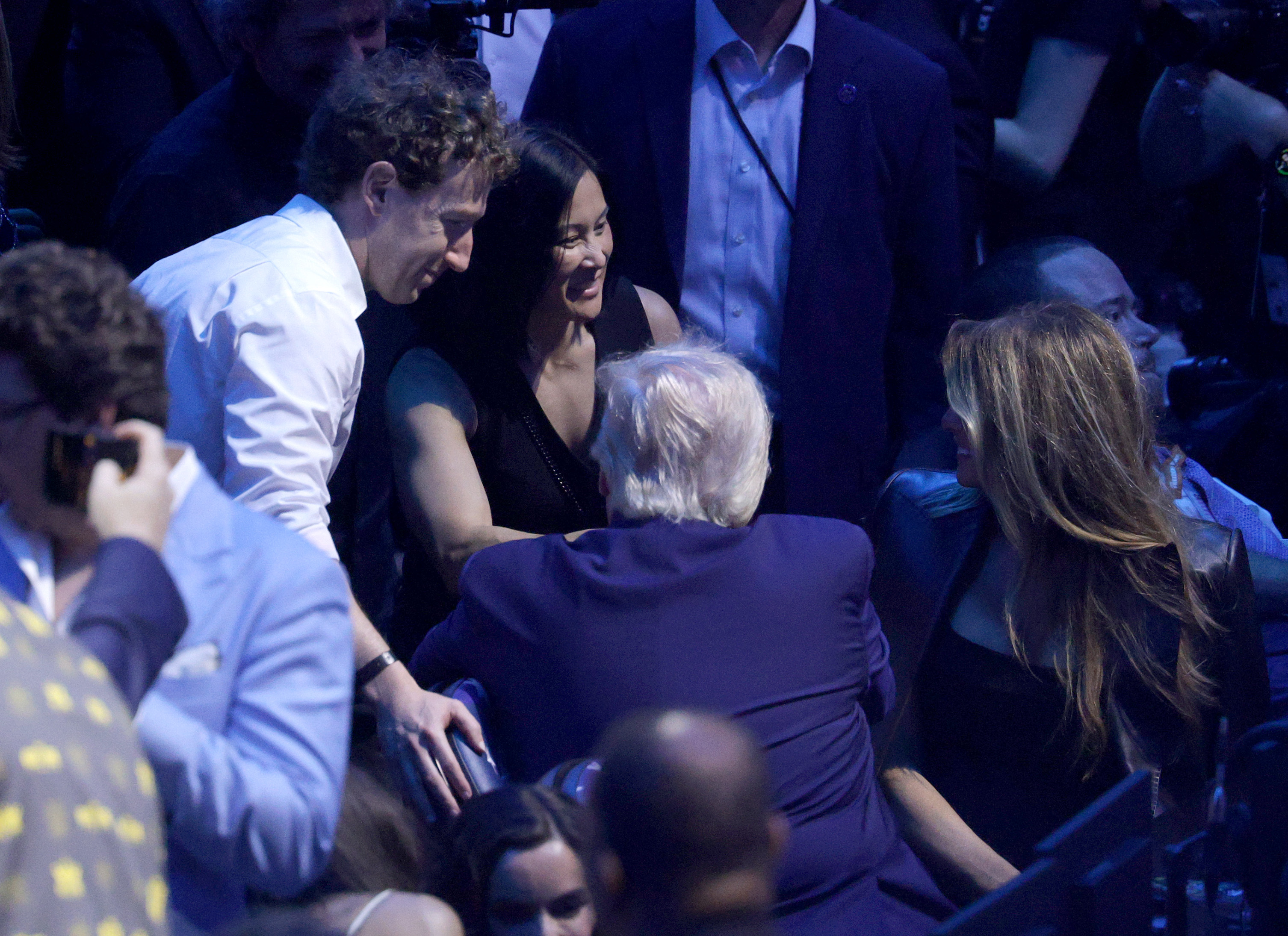 UFC fighter shouts "Michelle Obama is a man" after winning bout