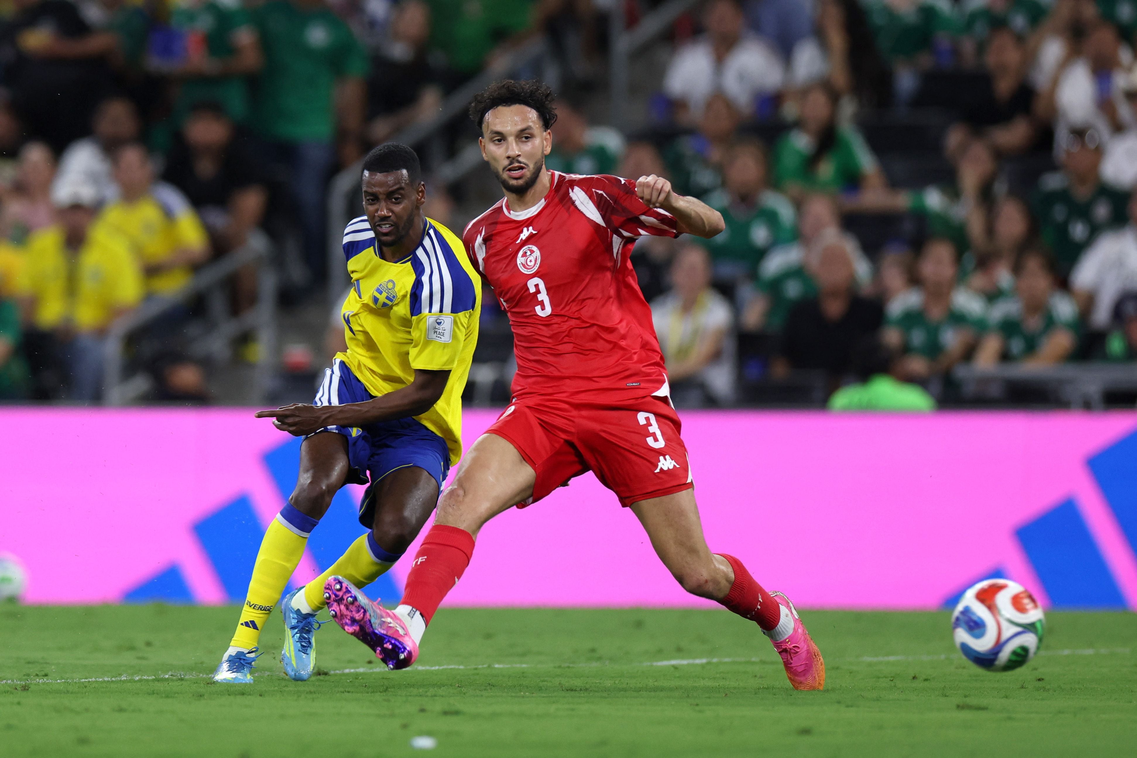 Sweden's EPL strikers overpower Tunisia's defense 5-1