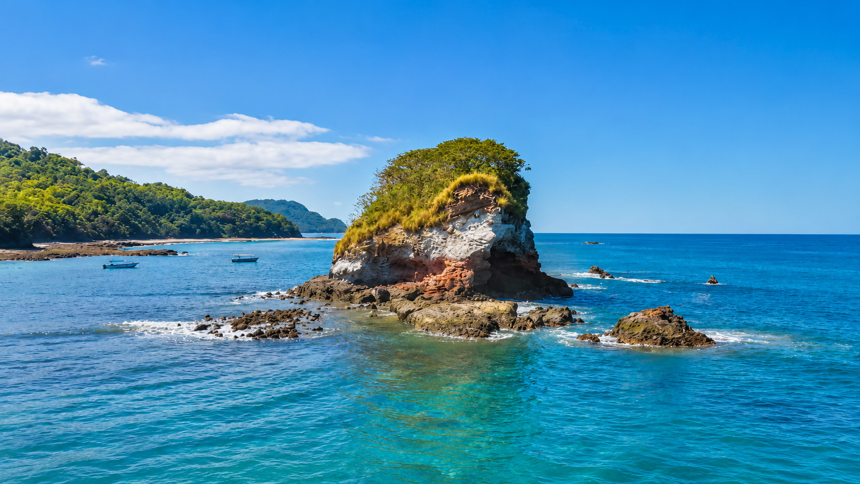 Uma ilha tropical escondida cercada por uma água azul inacreditável