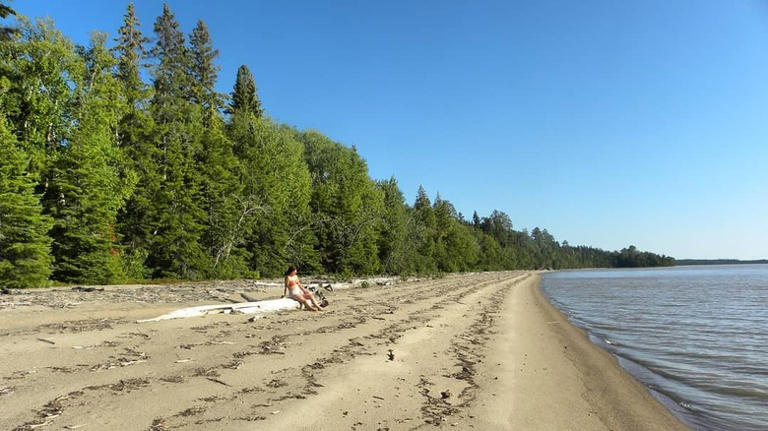 Sandwiched between Ontario and Québec is a tranquil lake escape with ...