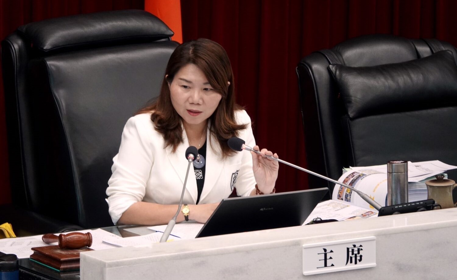 媒體民調稱賴瑞隆大勝柯志恩 高雄藍營酸：吹哨壯膽!