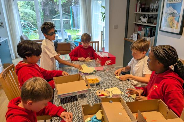 Oxford pupils folding thousands of frogs for world record attempt