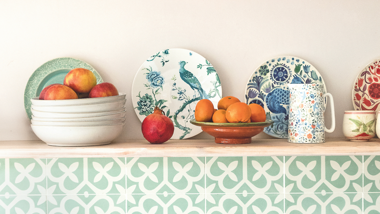 The flies buzzing around your fruit bowl are not fruit flies – how to ...