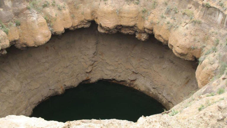 Yemen's 'Spider-Man' dies in horror fall while climbing volcanic crater ...