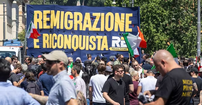 Il corteo della remigrazione scuote Roma e attacca i moderati: “Questo ...