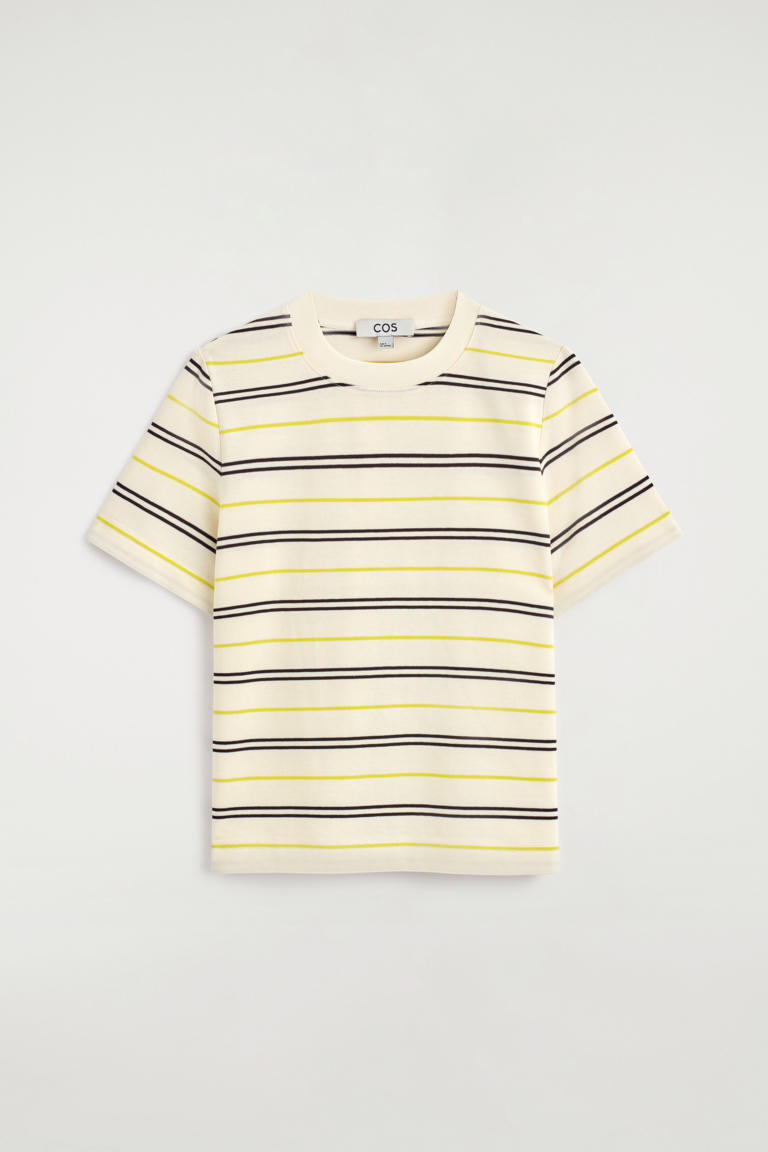 These denim, T-shirt, and sandal trends worn together will give you the ...