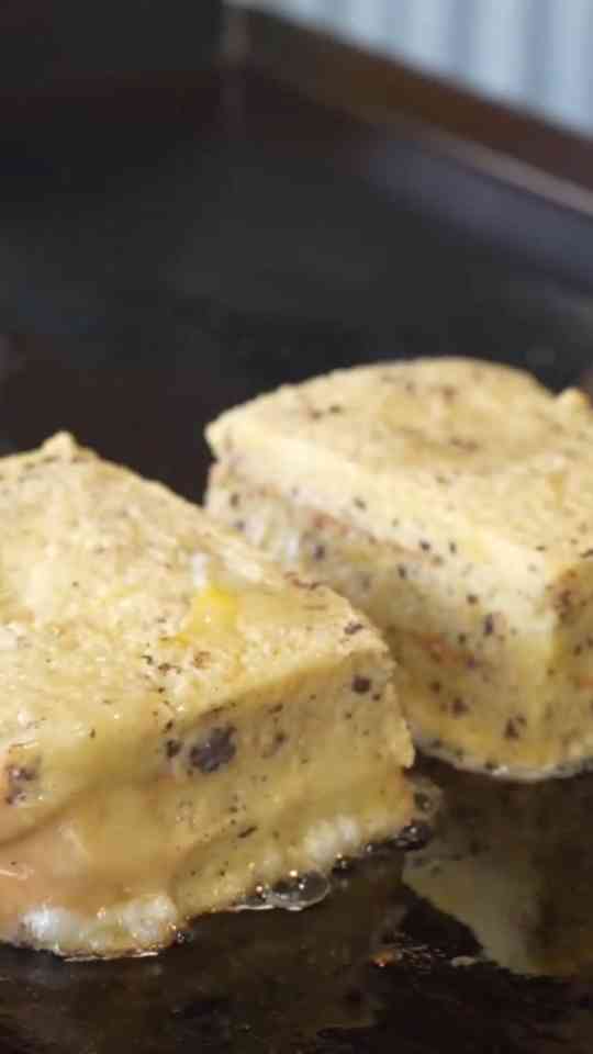 Mastering heat and flips for crispy Hong Kong French toast