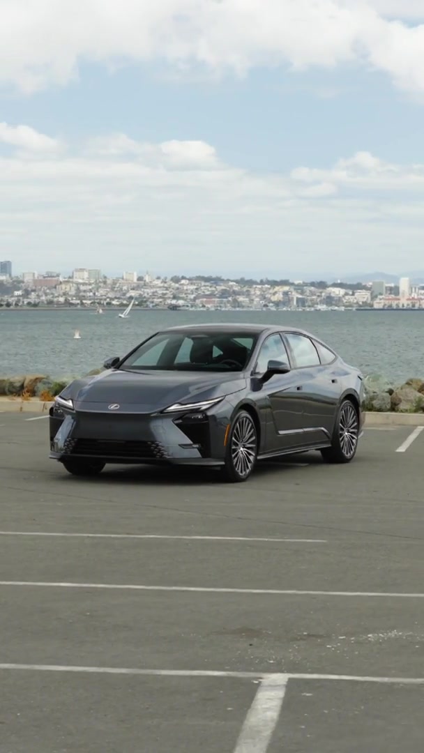 The new Lexus ES 350e Luxury executive in Sonic grey