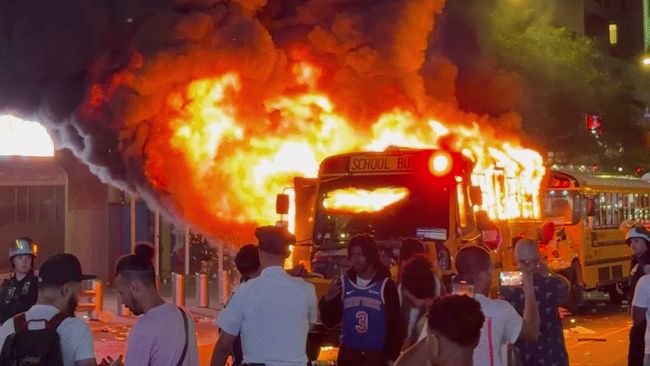 School bus set on fire as Knicks fans celebrate NBA title in Manhattan