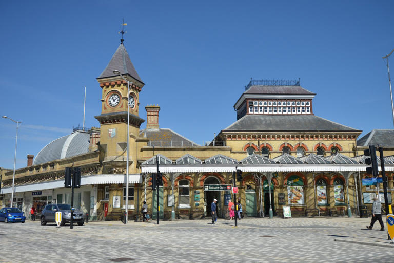 Sussex and Surrey train passengers hit by fresh delays after weekend of ...