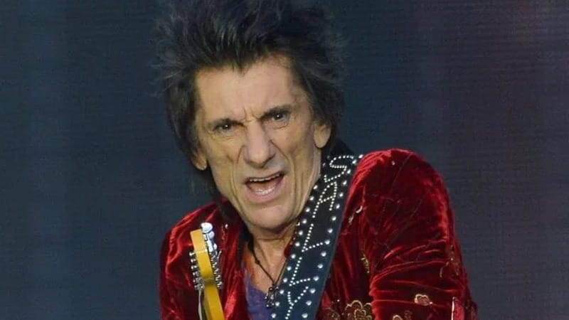 Ron Wood, le autorità di Londra gli intimano di cambiare colore alla ...