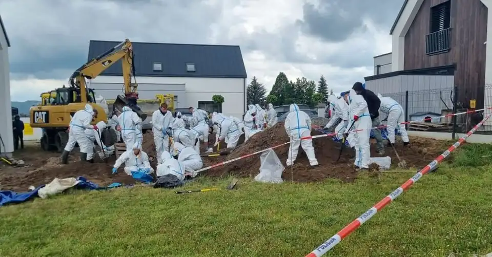 Kilkuset policjantów pracowało w Lutoryżu. Śledczy zakończyli działania ...