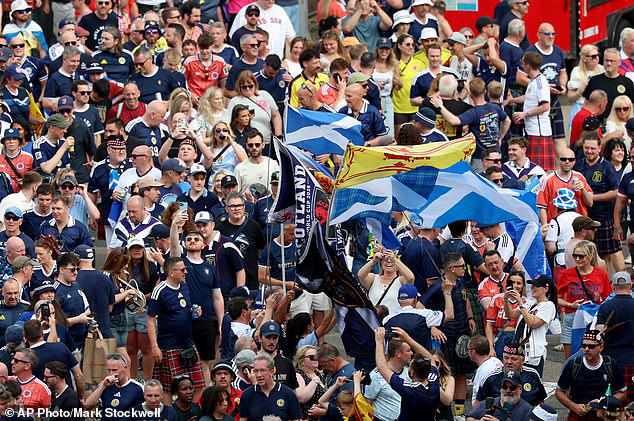 The Tartan Army do baseball! Scotland fans fill Boston Red Sox's iconic ...
