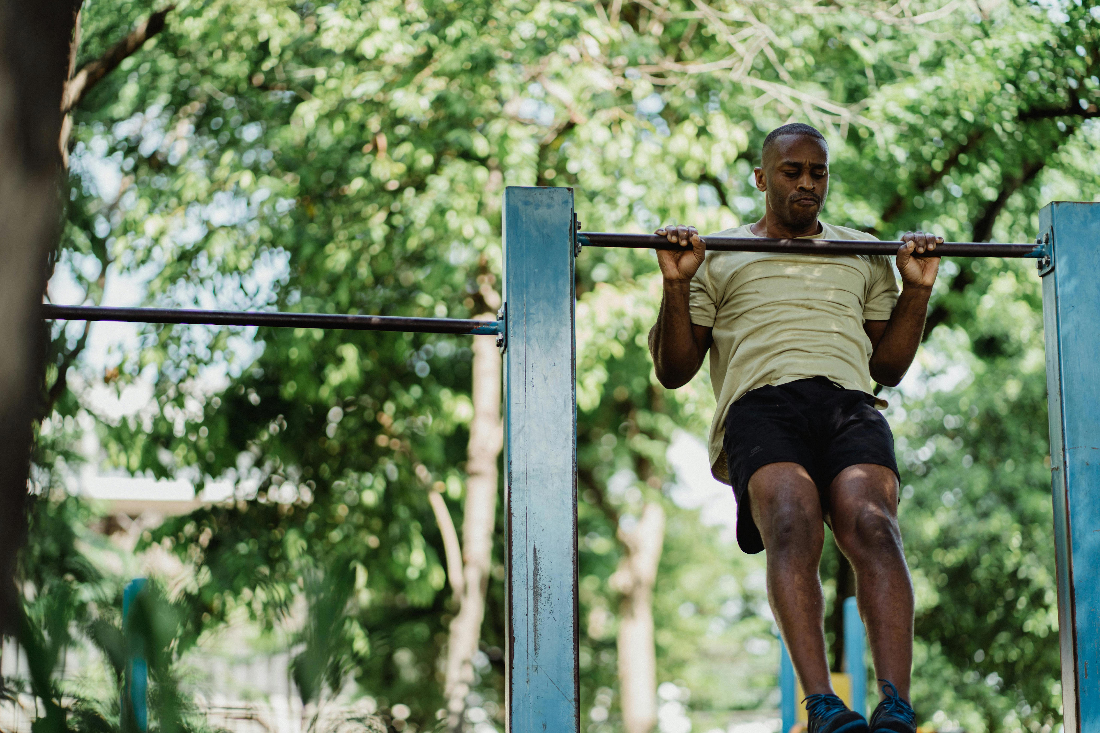 Met deze pull-up + push-up challenge bouw je spierkracht en ...