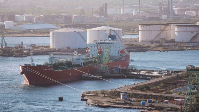 Raset fortsätter: Oljepriset lägsta på tre månader
