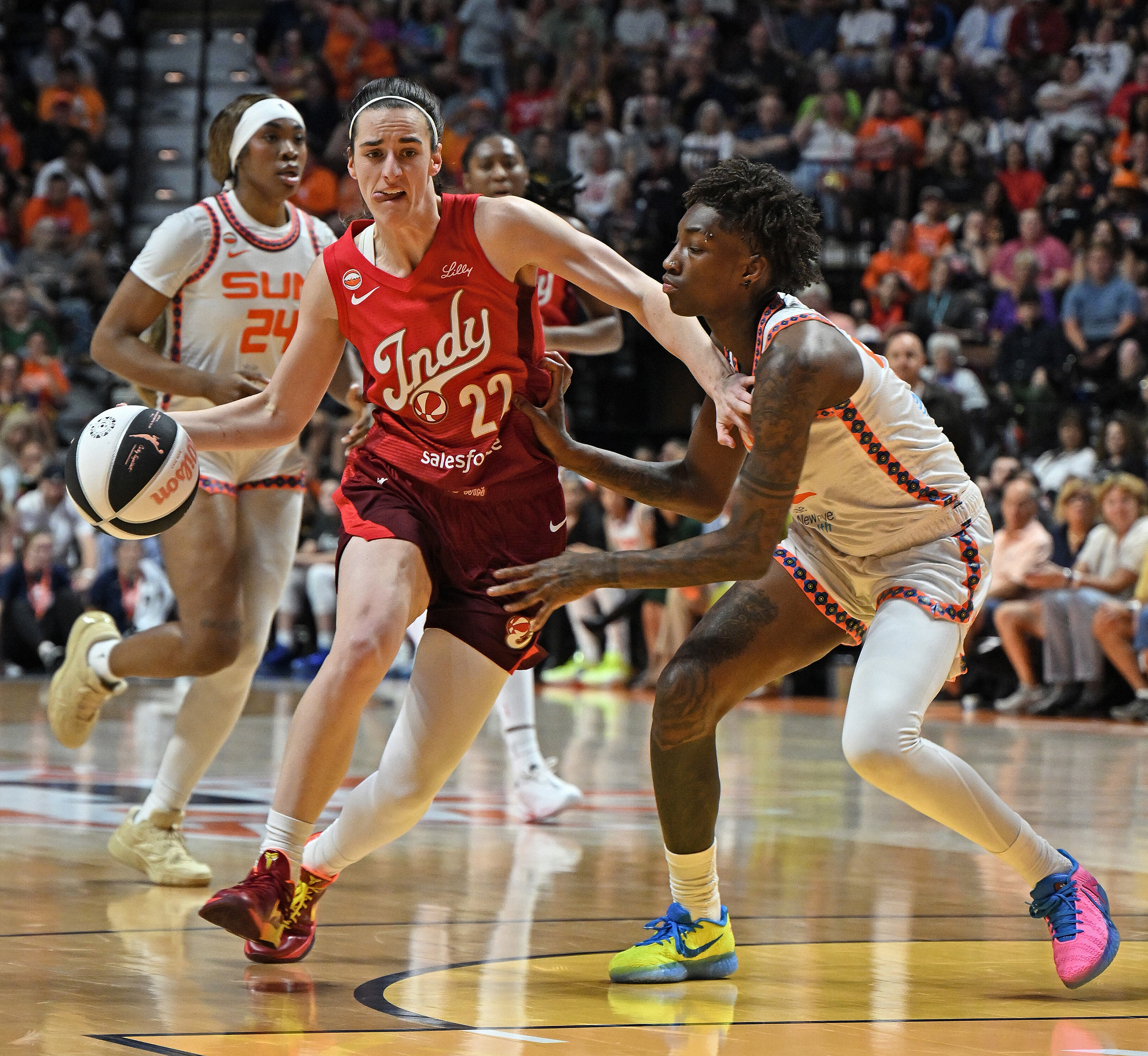 Dom Amore: In Caitlin Clark’s world, scoring, winning, a little ...