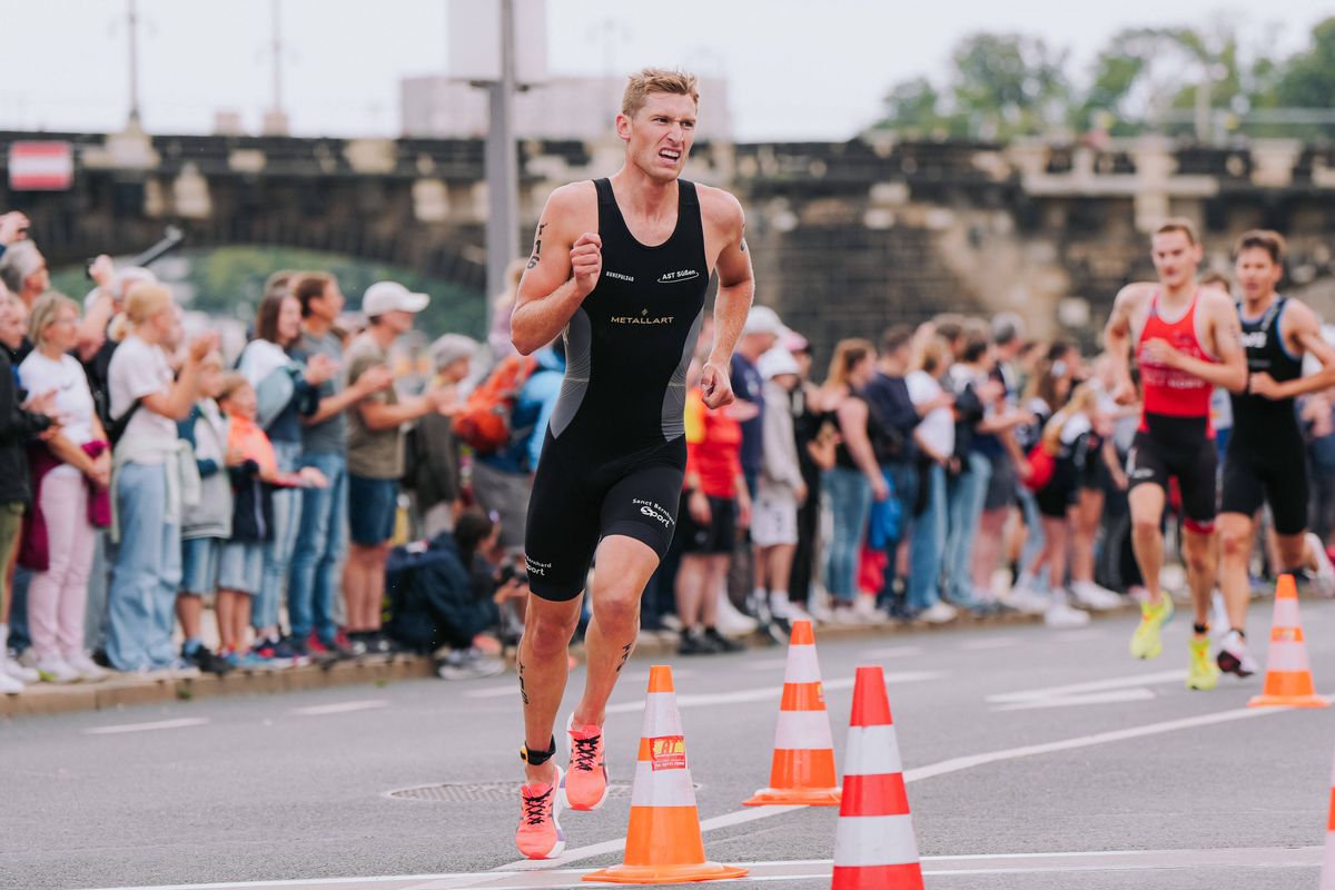 Kaindl bei Triathlon-EM am Weg zu einer Medaille von Magenproblemen ...