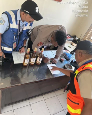 Polisi gagalkan penyelundupan miras via kargo udara di Timika