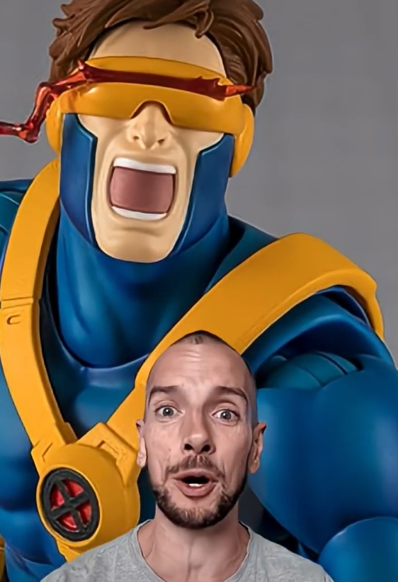 Capcom Cyclops action figure | Marvel Legends showcase
