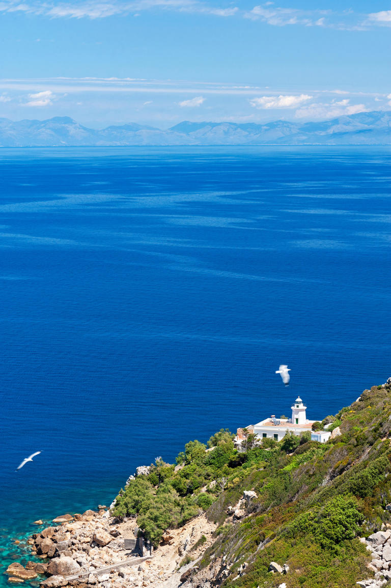 En Italie, cette île déserte et sauvage fut longtemps le secret le plus ...