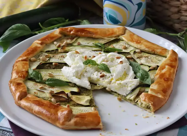 Pesto and zucchini tart: an easy recipe that smells like summer!