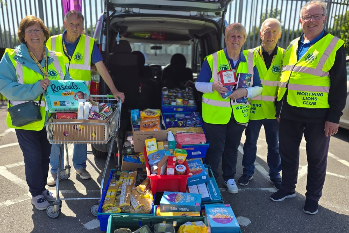 Worthing Lions supporting food banks