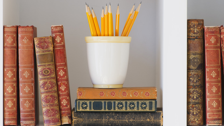 Vertical vs. horizontal book stacking: Design tips for displaying your ...