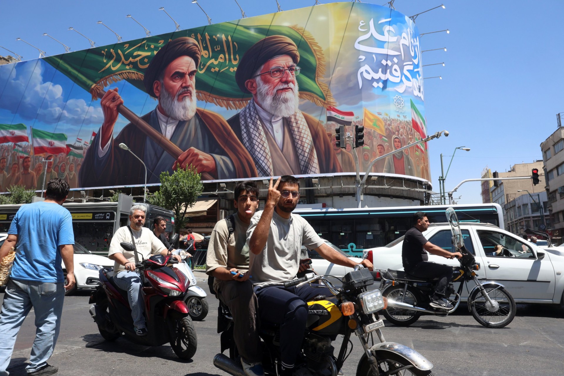 Iran will get $300,000,000,000 to end war and ditch nukes