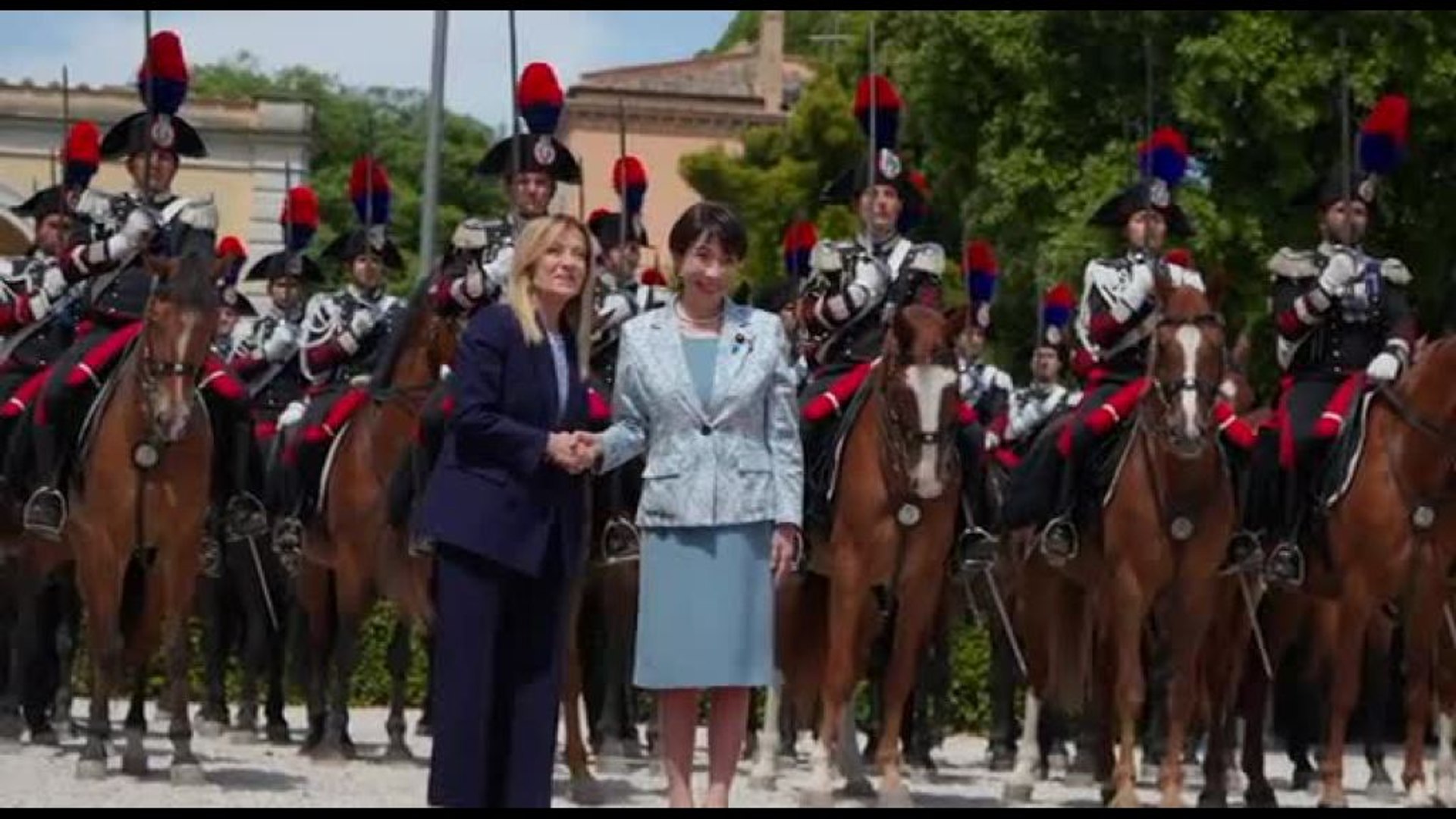 Meloni accoglie la premier giapponese Takaichi a Villa Pamphili a Roma