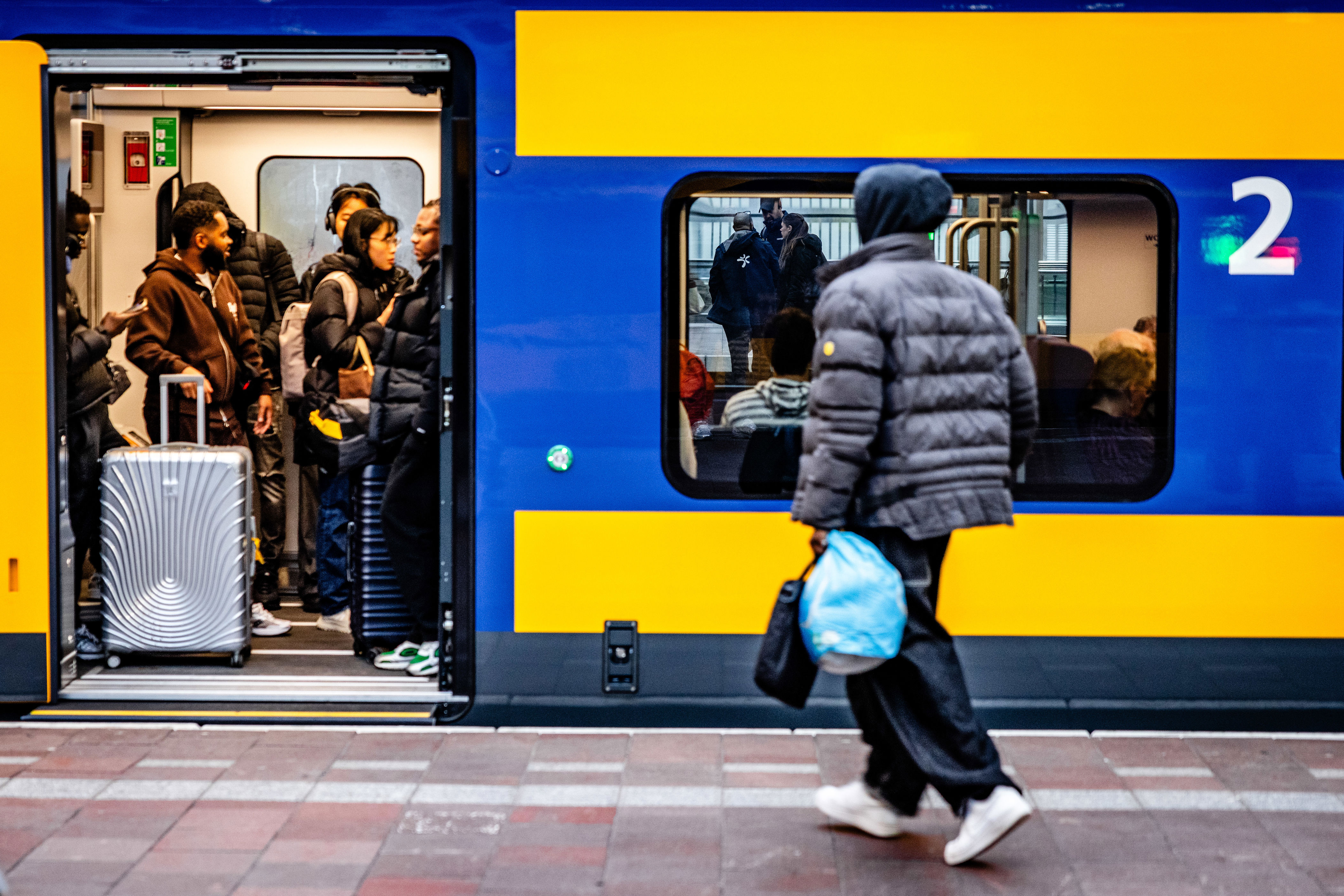 Treinreizigers opgelet: vanaf vandaag reis je deze zomer voor een ...