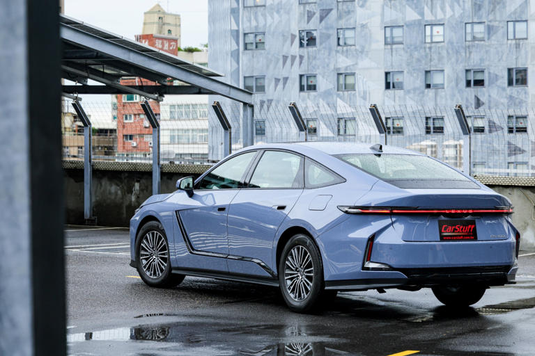車長首度超過五米! Lexus ES300h「LS」化，更加氣定神閒