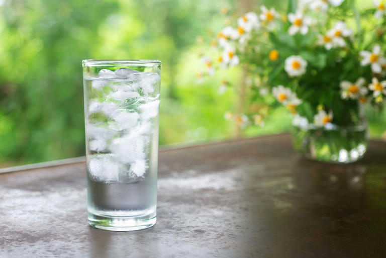 The best temperature for drinking water for hydration, digestion, and more