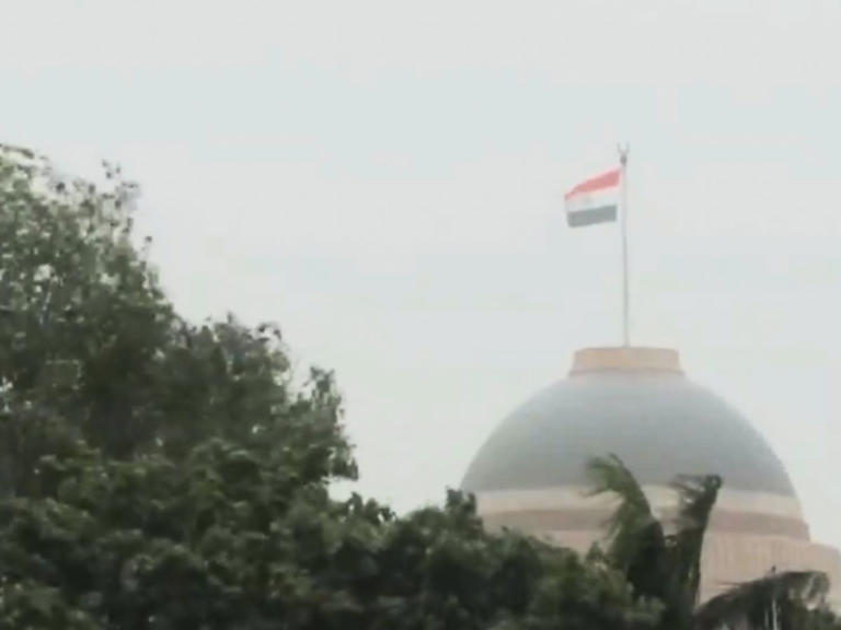 Delhi monsoon today June 15: Dust storm covers city in darkness, heavy ...