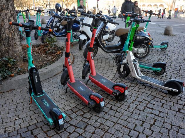 Zwei Kinder stürzen in Sindelfingen mit E-Scooter – eines schwer verletzt