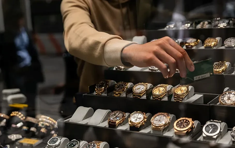 Gold prices drive vintage luxury watches to be scrapped