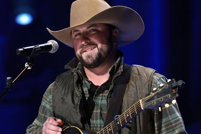 Tyler Farr suffers a severe concussion in vehicle accident, cancels ...