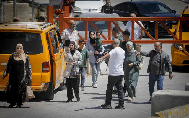 Report warns Israeli restrictions pushing Palestinian economy in West ...