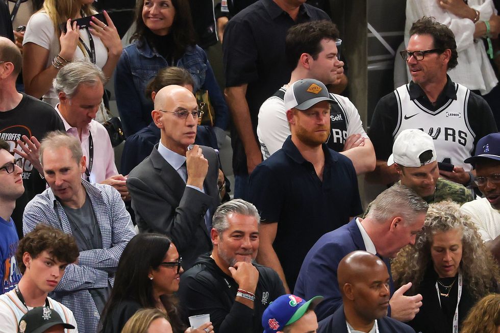 Harry's team hits back after video appeared to show Spike Lee snub
