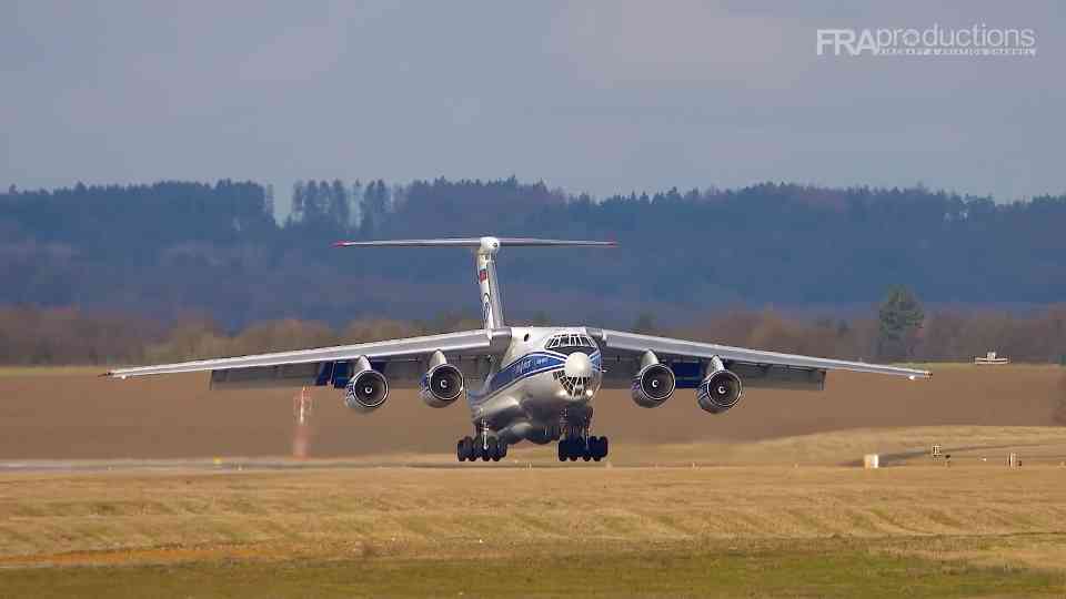 Watch 400+ ton cargo giants shake the sky at full power - heavy ...
