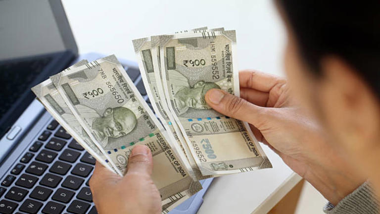 Can Rs 20,000 a month build a Rs 10 crore retirement fund? Reddit ...