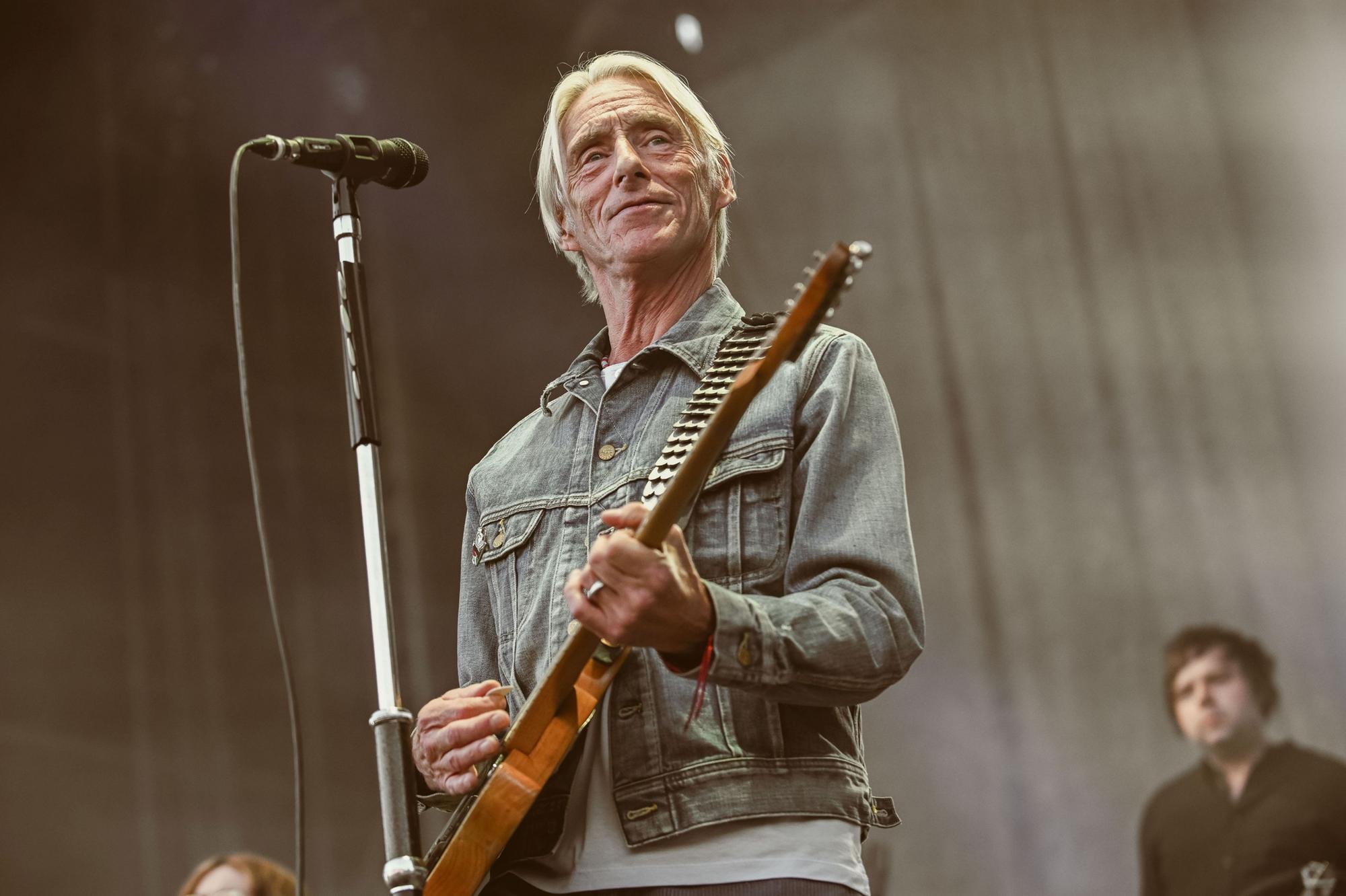 11 great images of music icon Paul Weller rocking Scarborough Open Air ...