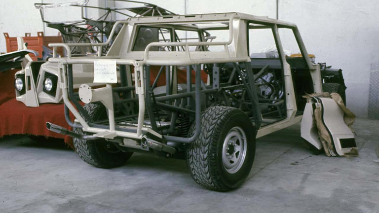 LM002: el todoterreno de Lamborghini cumple 40 años