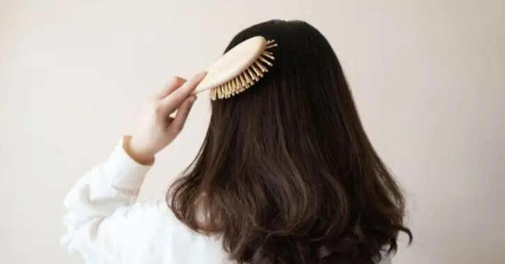 Frizz, hair fall and oily scalp: Common monsoon hair problems explained ...