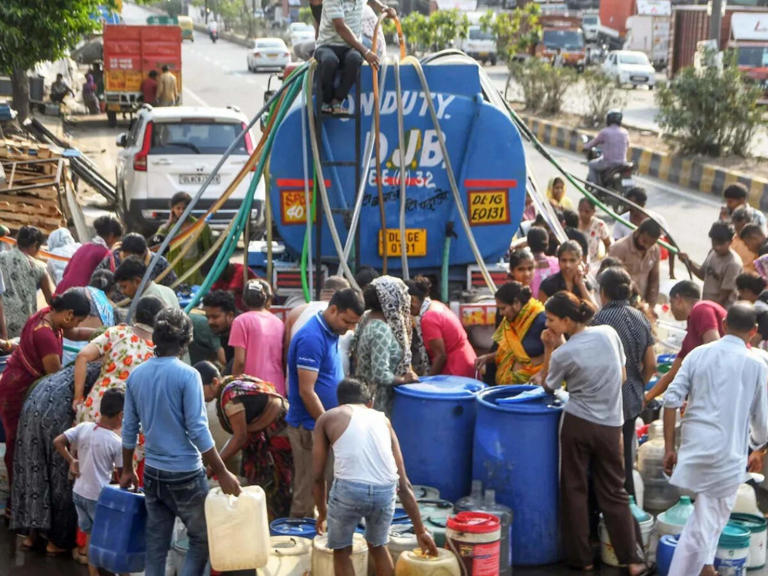 Water supply problems continue in Delhi; Yamuna's level at Wazirabad ...