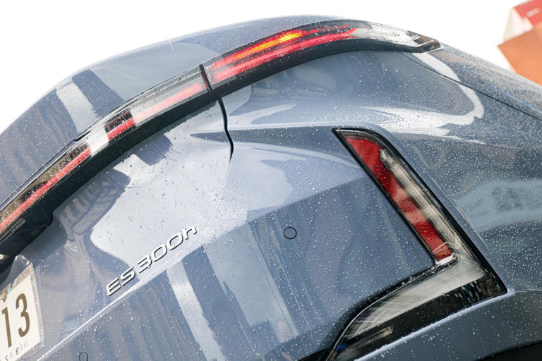 車長首度超過五米! Lexus ES300h「LS」化，更加氣定神閒