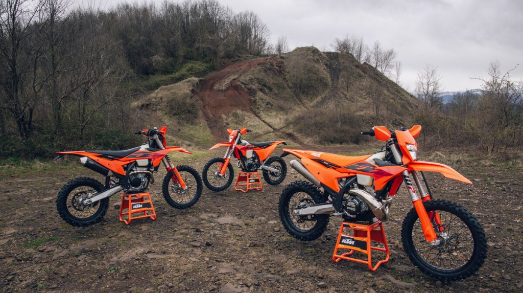 KTM EXC ed EXC-F 2027: cambia il look, resta la formula vincente