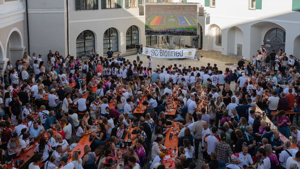 Volles Haus beim WM-Auftakt im Schlossinnenhof