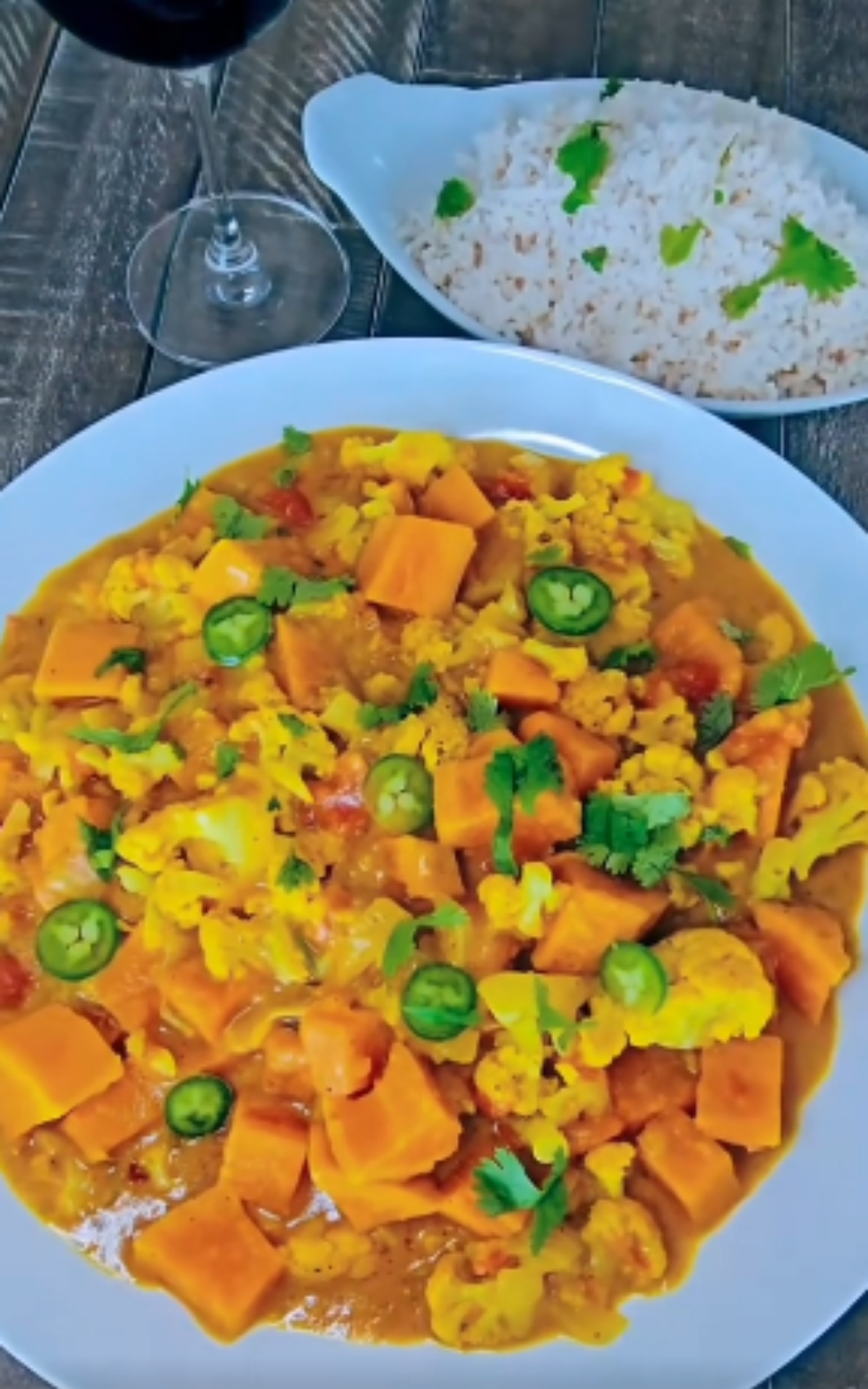 Sweet potato cauliflower curry | Cozy meatless stew recipe