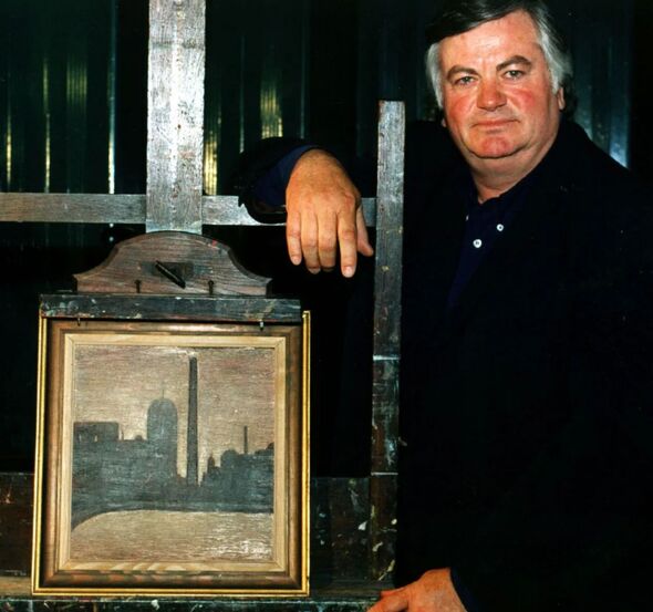 Roger Cook dead: ITV broadcasting legend dies as family issue ...